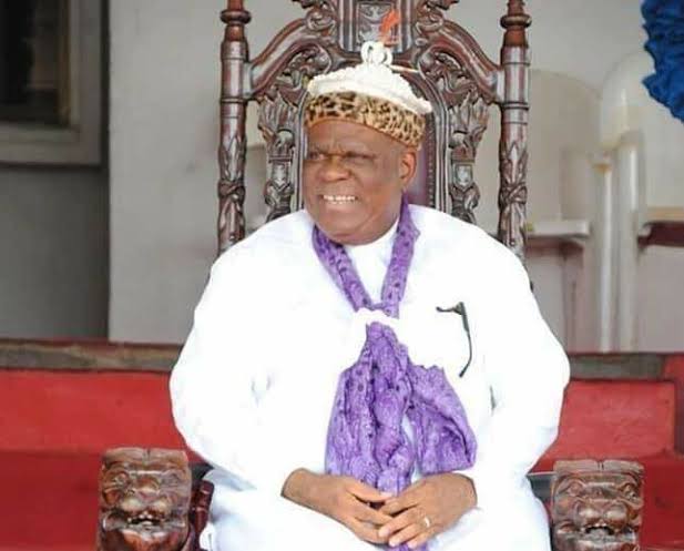 Gov. Otu felicitates Obong of Calabar on 75th Birthday